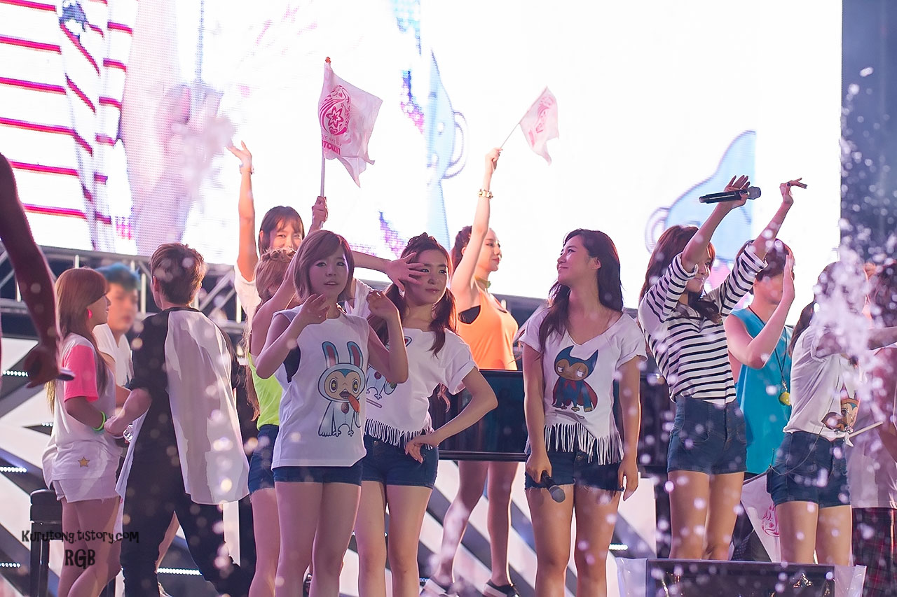 My K-Pop Database: 120818 SNSD Concert